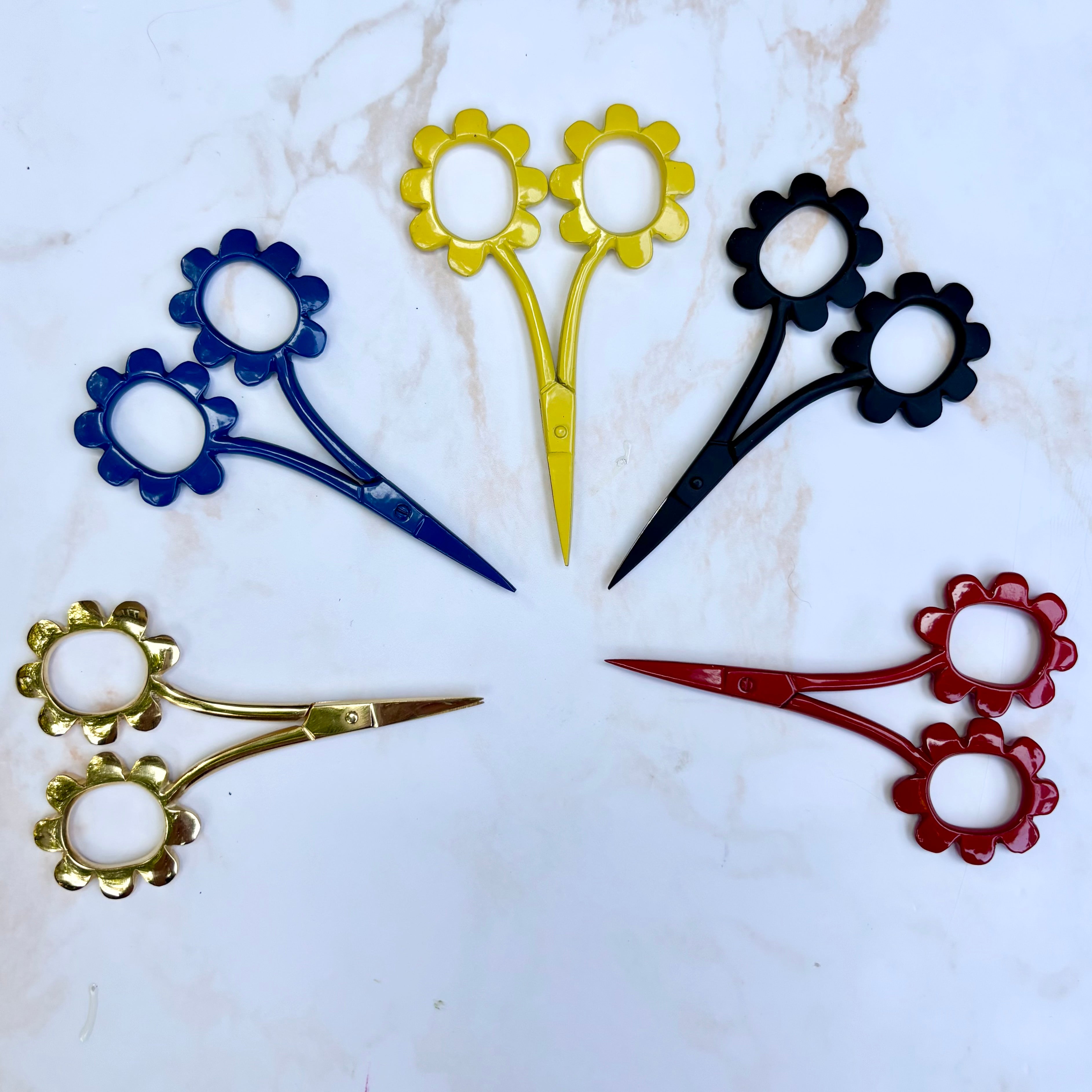 Daisy Scissors – Kelmscott Designs (approx. 3.75″ floral embroidery ...